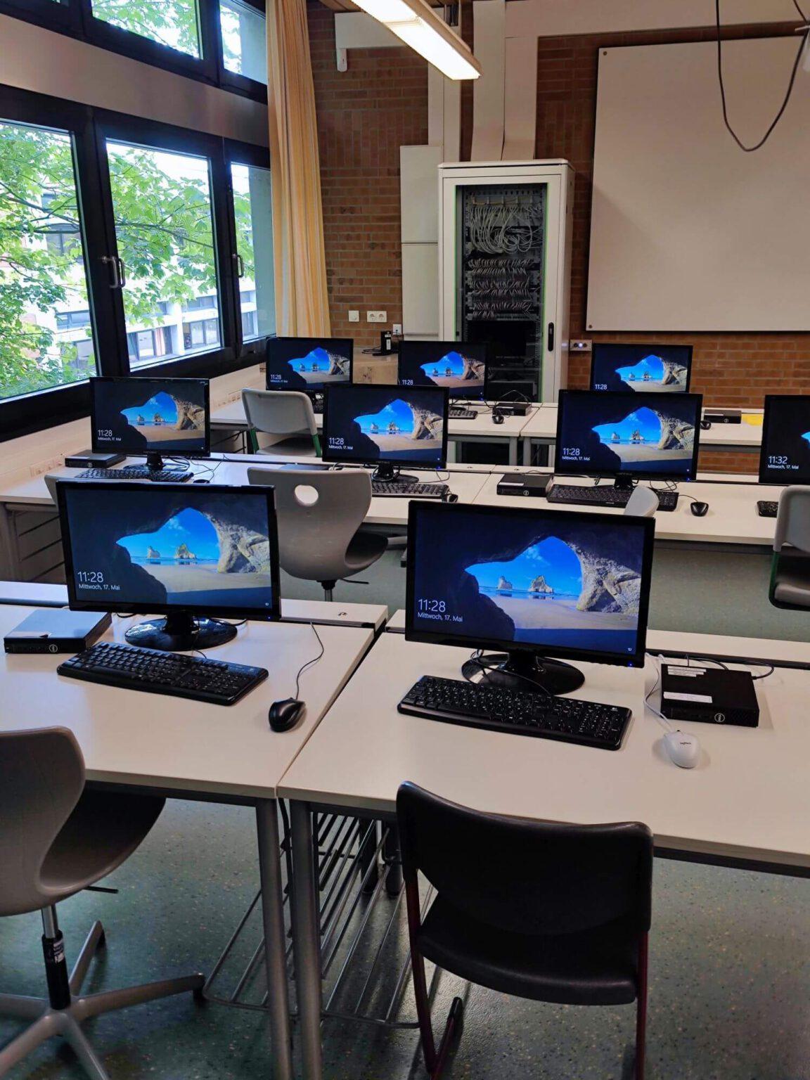 Neue PCs im Computerraum - OBS-GY Bissendorf